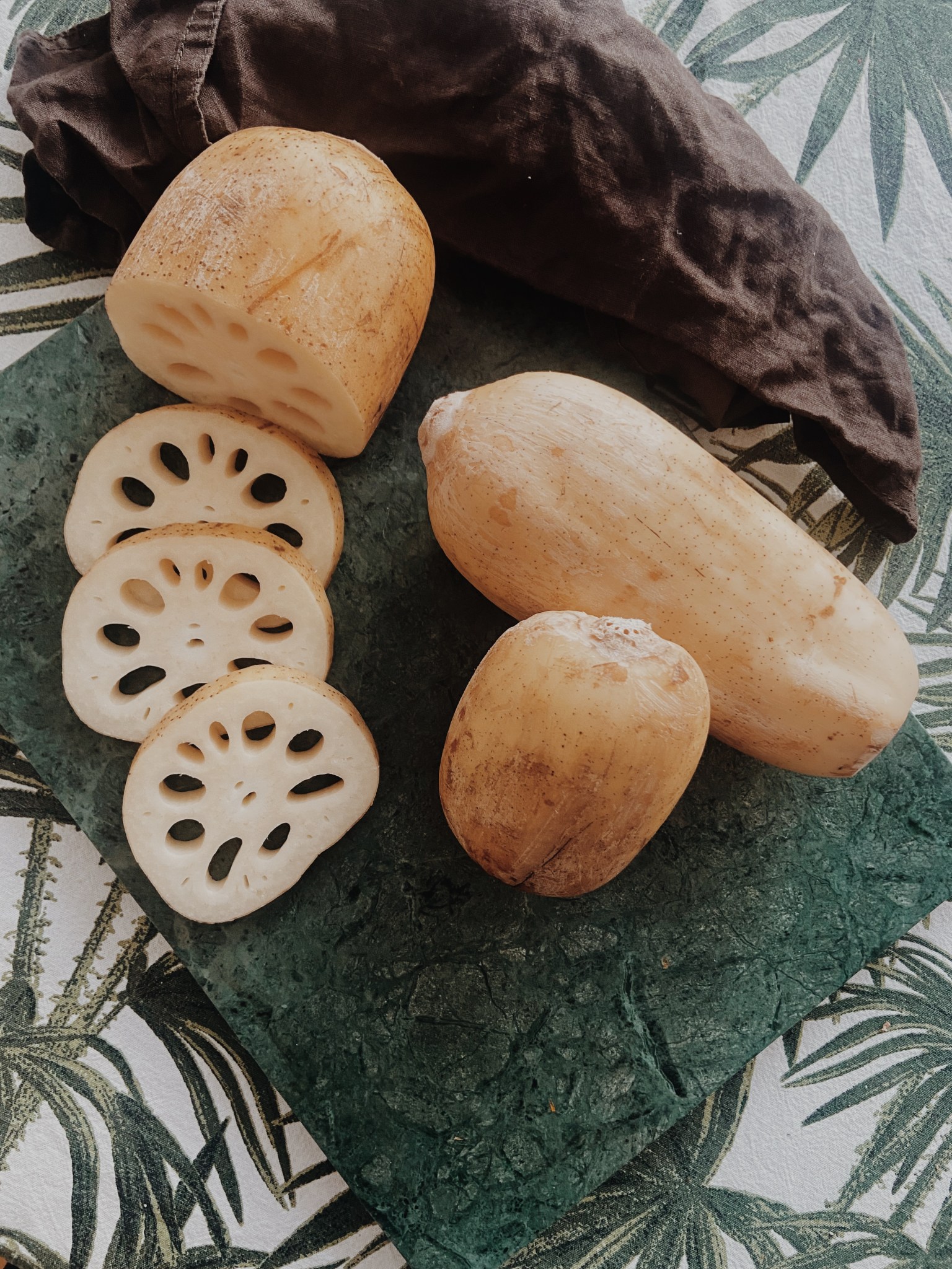Lotus root – Lotuswurzel | The Food Library